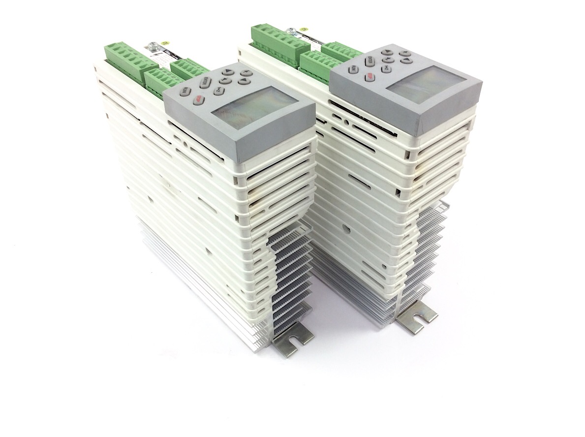 2x Lenze 33.8202_E 0-220/240V 4A Frequenzumrichter mit E82ZBC Bedienpanel