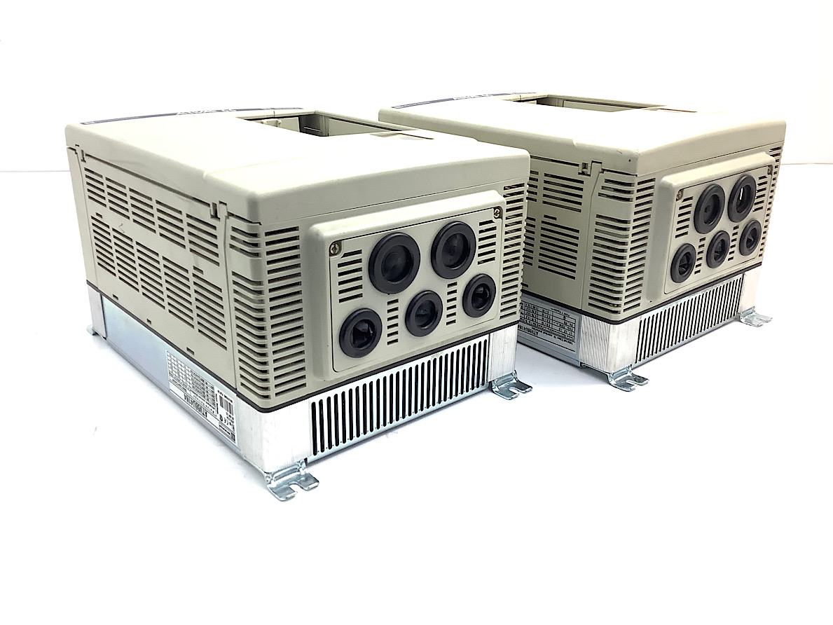 2x Telemecanique Frequenzumrichter Altivar 66 Square D ATV66U41N4 2.2kW