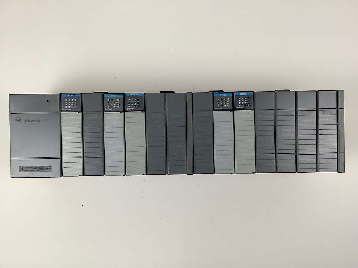 ALLEN BRADLEY SLC500 13-Slot RACK 2x Input Module 3x Output Module 1x ...