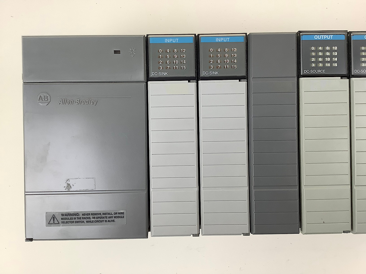 ALLEN BRADLEY SLC500 13-Slot RACK 2x Input Module 9x Output Module 1x ...