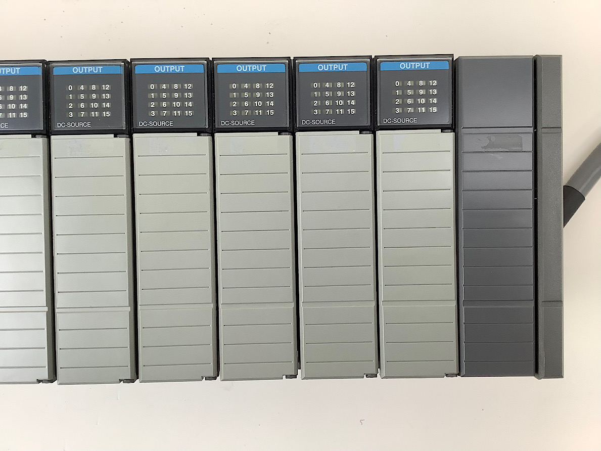 ALLEN BRADLEY SLC500 13-Slot RACK 2x Input Module 9x Output Module 1x ...