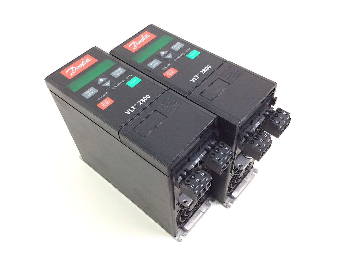 2er Set Danfoss VLT 2800 T/C: VLT2805PT4B20STR1DBF00A00 1.1kVA ...