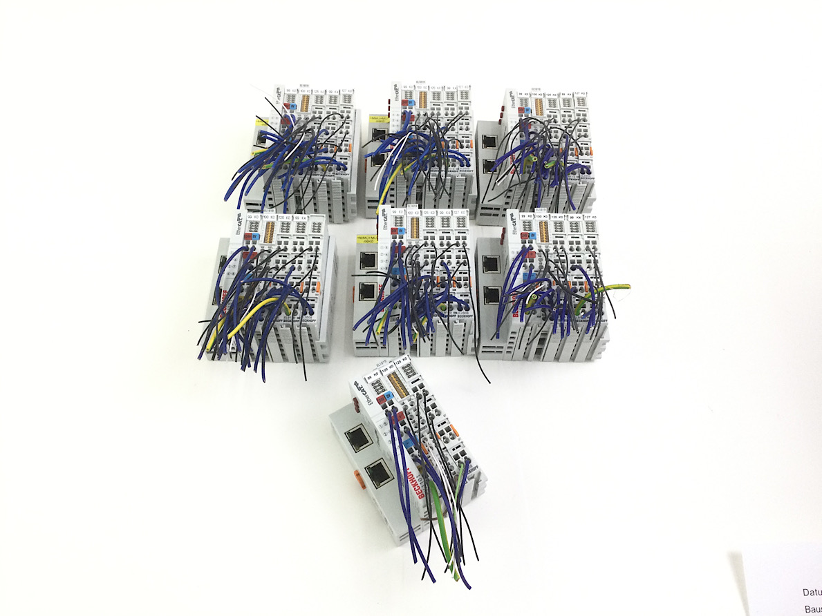 7x Beckhoff EK1101 EtherCAT-Koppler mit 13x EL2008, 6x EL9110, 7x EL1819